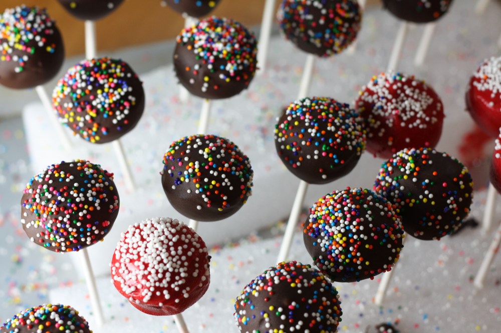 How to Make Cake Pops | The Gourmand Mom