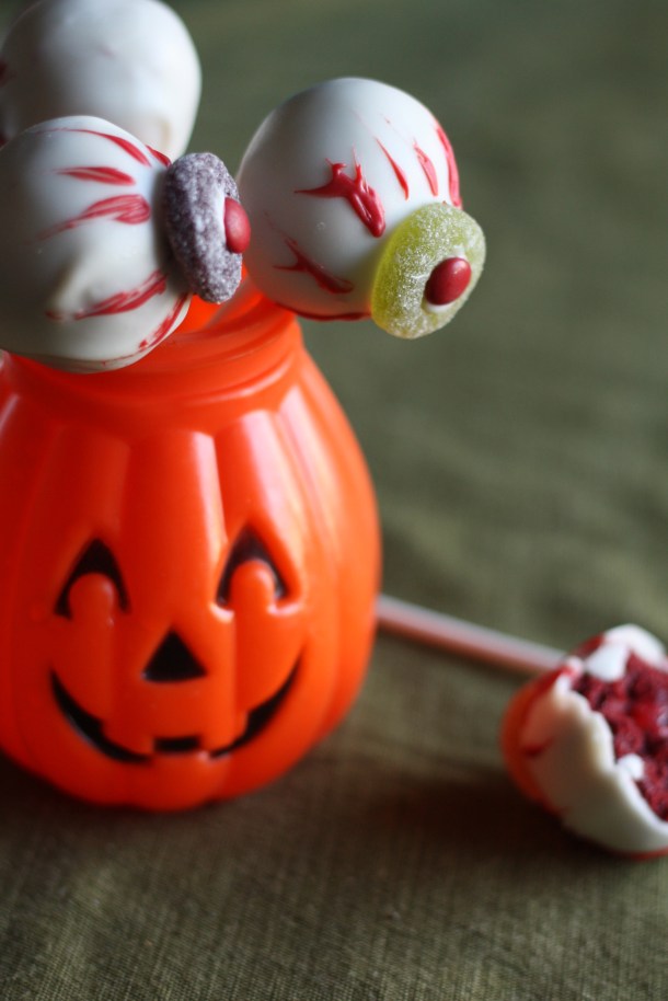 Spooky Eyeball Cake Pops | The Gourmand Mom