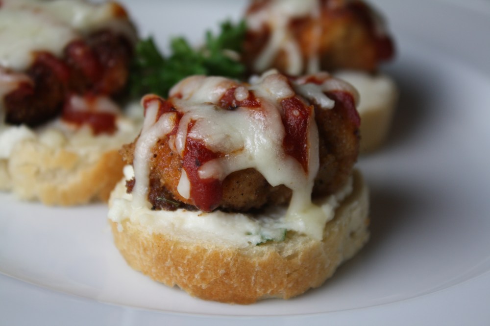 Mini Chicken Parm Hors d’oeuvres | The Gourmand Mom